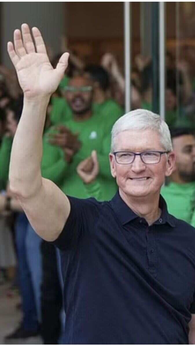 Steve Jobs Vs Tim Cook Meme By Shynz Memedroid - vrogue.co Steve Jobs Vs Tim Cook Meme By Shynz Memedroid - vrogue.co